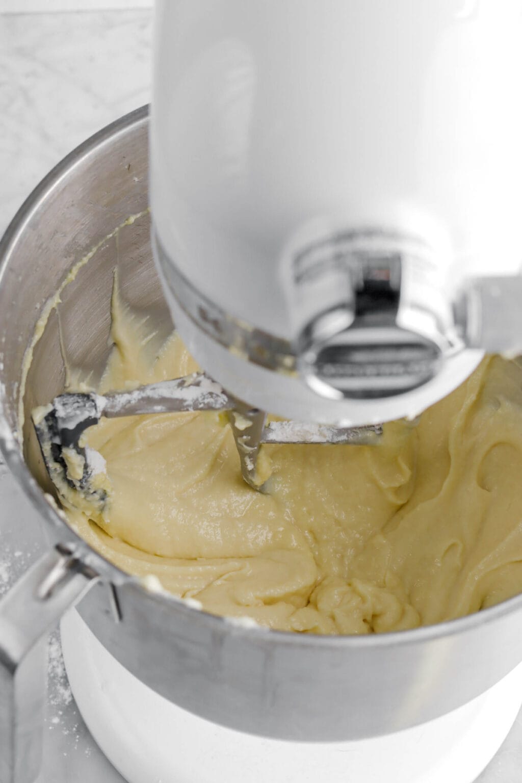 Vanilla Cupcakes with Vanilla Buttercream Frosting (Easy and Moist ...