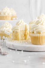 Vanilla Cupcakes with Vanilla Buttercream Frosting (Easy and Moist ...