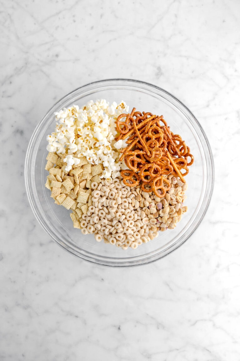 White Chocolate Popcorn and Chex Easter Snack Mix (Bunny Bait ...