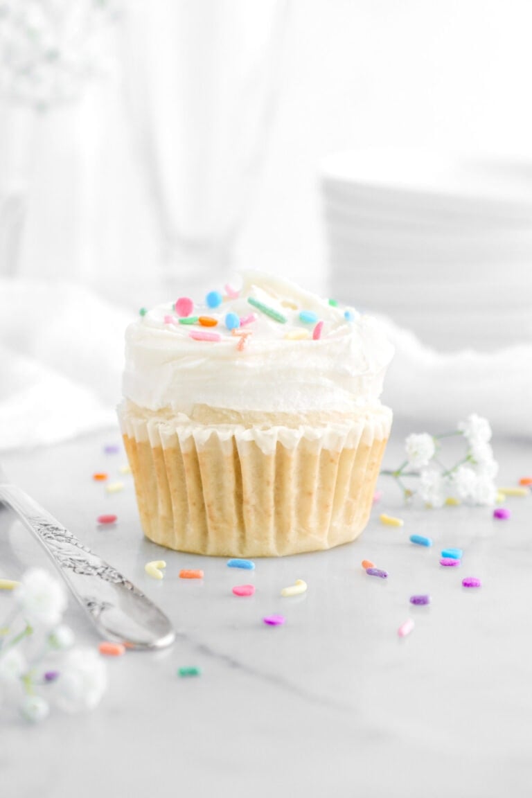 Single Serve Vanilla Cupcake with Buttercream Frosting - Bakers Table